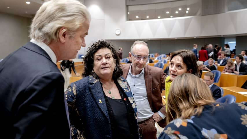 Oppositie wil debat over kabinetscrisis, maar voor coalitie is de kous ...