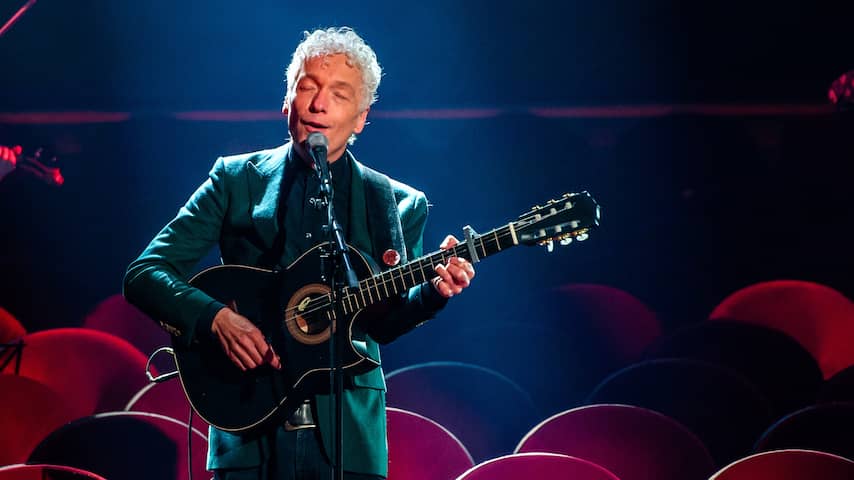 Spinvis krijgt Lennart Nijgh Prijs voor beste tekstdichter | Muziek | NU.nl