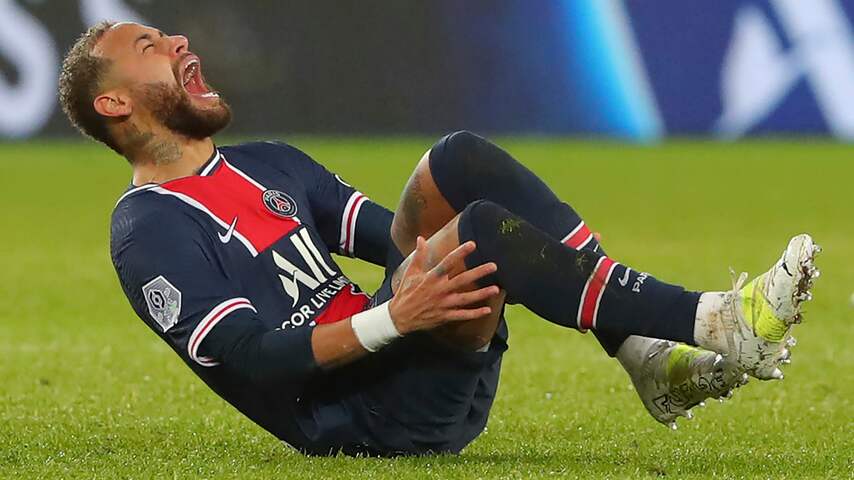 Blessure van huilende Neymar valt mee na harde trap op enkel tegen Lyon ...