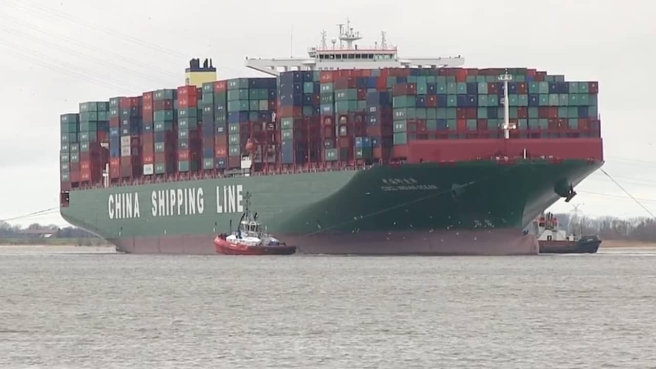 Nederlandse slepers trekken vastgelopen Indian Ocean vlot | NU - Het ...