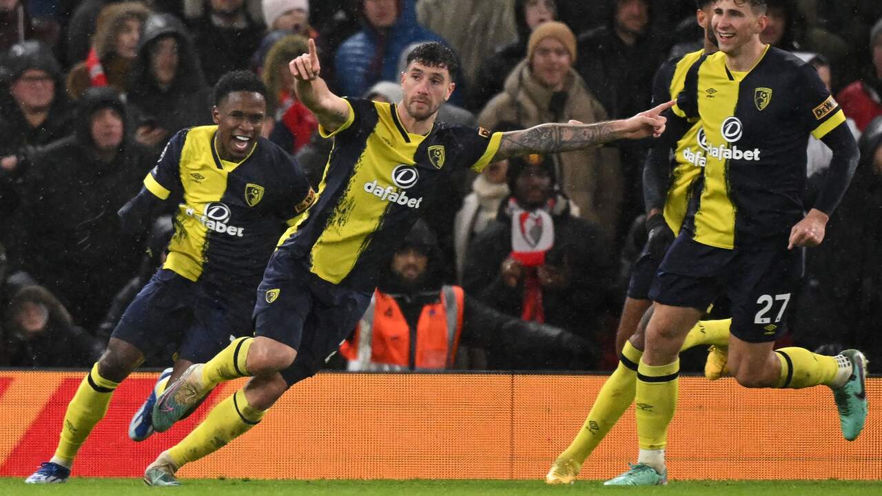 Oud-Feyenoorder Senesi kopt Manchester United naar ruime achterstand ...