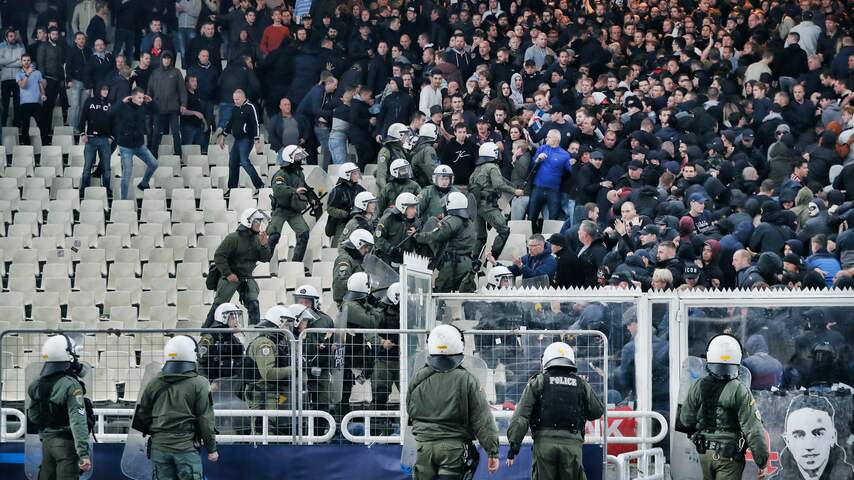 AEK veroordeelt 'beledigende' rellen rond wedstrijd tegen Ajax ...