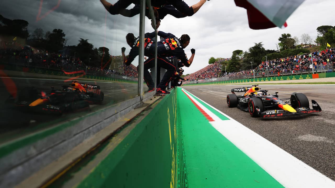 Verstappen boekt overtuigende zege op Imola, Leclerc slechts zesde na spin | Formule 1 | NU.nl