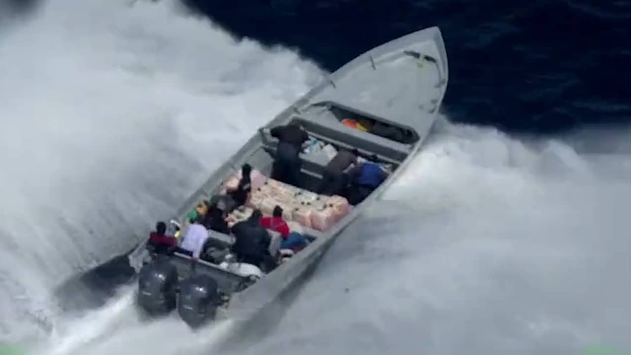 Speedboot vol drugs achtervolgd door Amerikaanse kustwacht | NU.nl