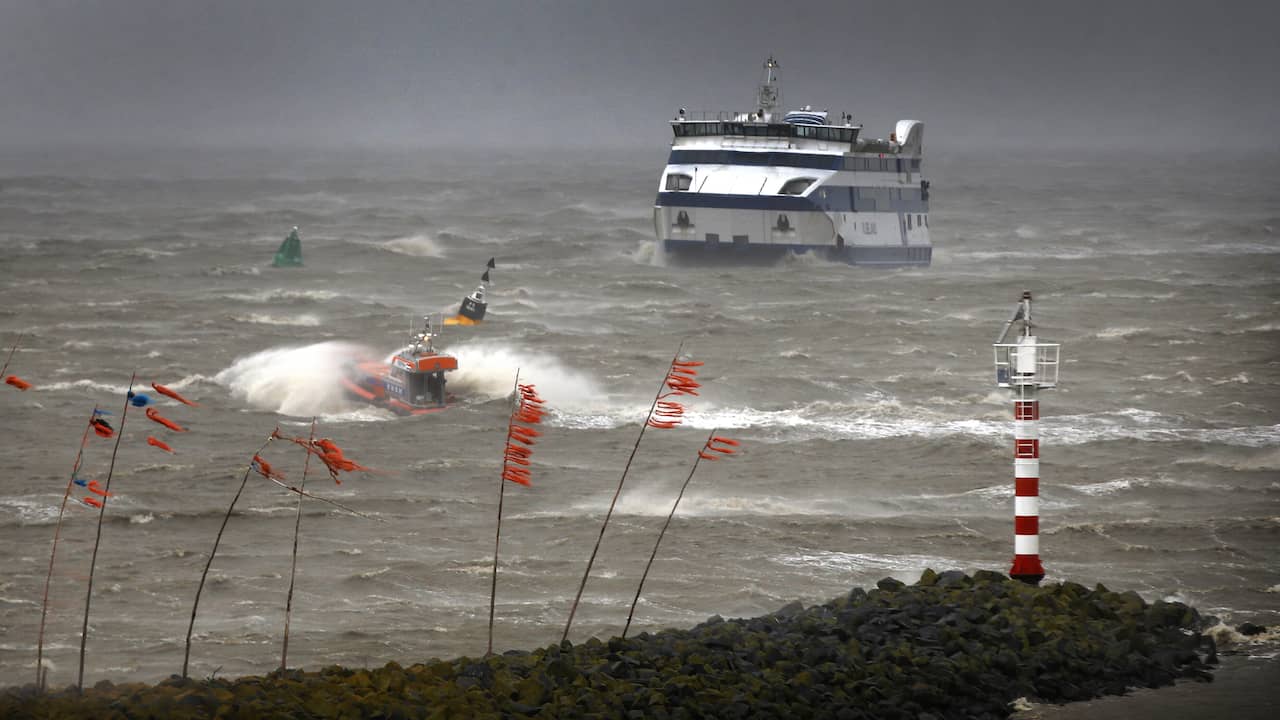 Kletsnatte dag, code geel op Wadden wegens stormachtig weer ...