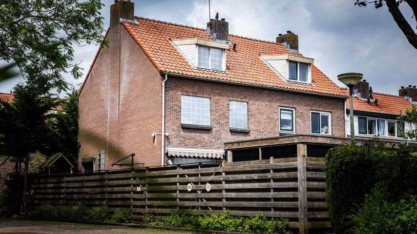Huis van aangehouden pleegouders Vlaardingen afgesloten met metalen platen | Binnenland | NU.nl