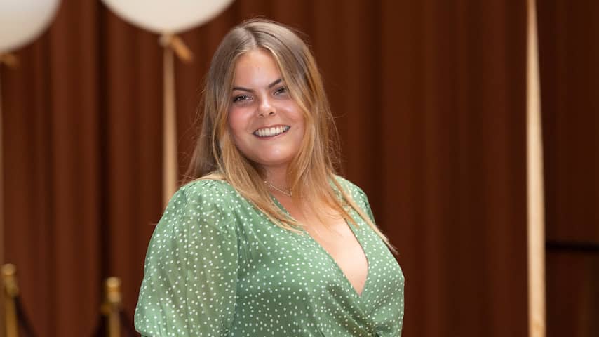 Lezers over Eloise in badpak: 'Waar hebben we het over?' | Stelling en ...