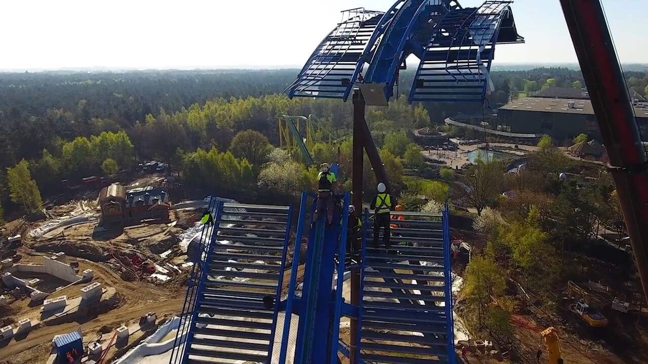 Dronebeelden: hoogste punt 'wing coaster' Fenix bereikt in Toverland ...