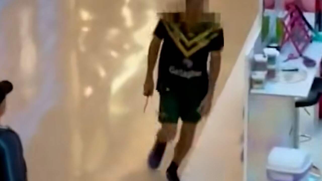Beelden tonen dader steekpartij in winkelcentrum Sydney | NU.nl Beelden tonen dader steekpartij in winkelcentrum Sydney | NU.nl