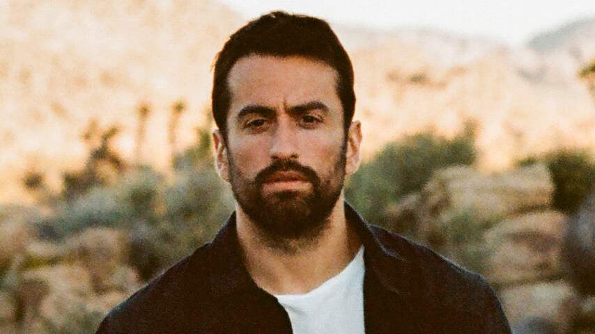 Zanger Dotan bevestigt relatie met zijn vriend | Achterklap | NU.nl