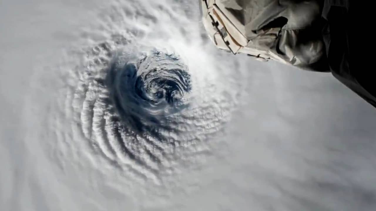 Satellietbeelden tonen cycloon boven Indische Oceaan | NU.nl