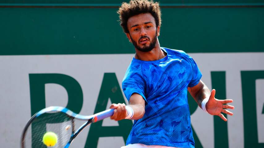 Hamou niet meer welkom op Roland Garros na zoenen verslaggeefster ...