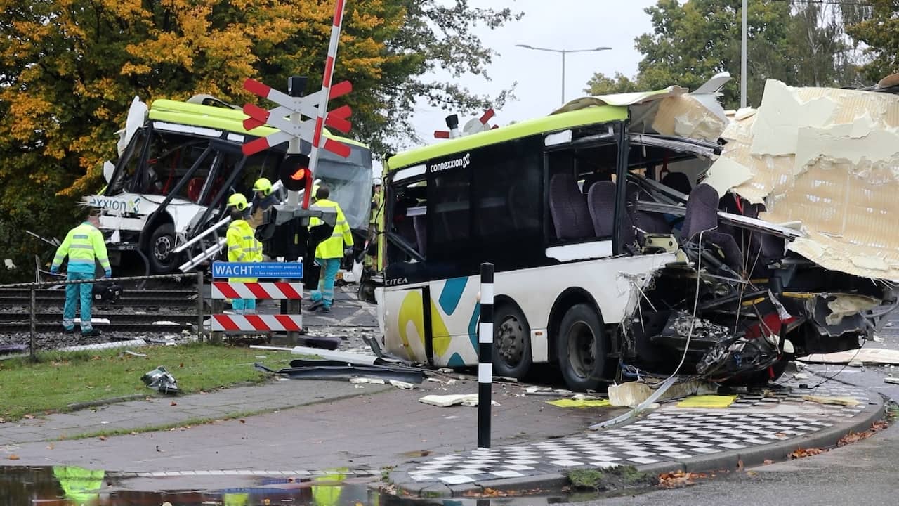Treinen bij Bergen op Zoom rijden vier dagen na bizarre botsing met bus ...