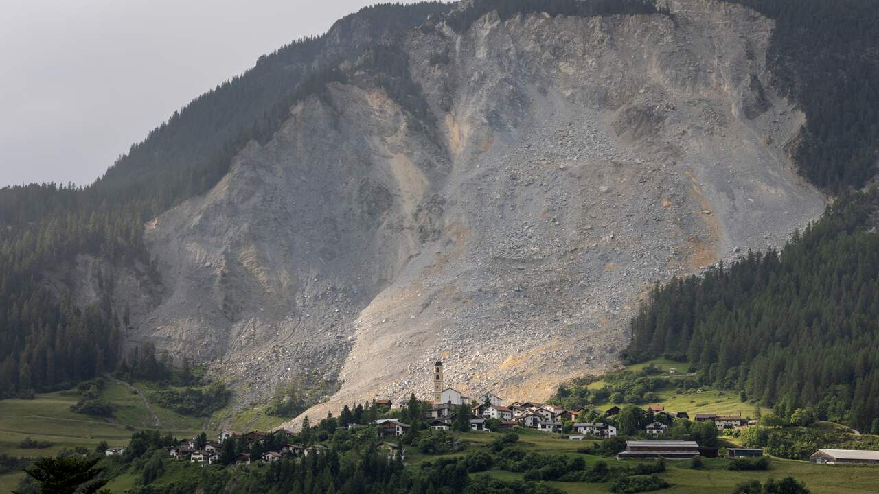 Zwitsers dorp alweer geëvacueerd vanwege dreigende aardverschuiving | Buitenland | NU.nl
