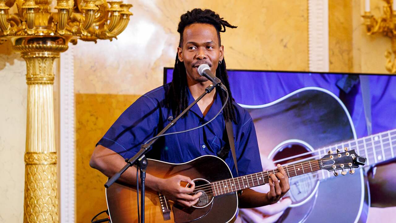 Jeangu Macrooy Brengt Eerste Album Na Songfestival Deelname Uit