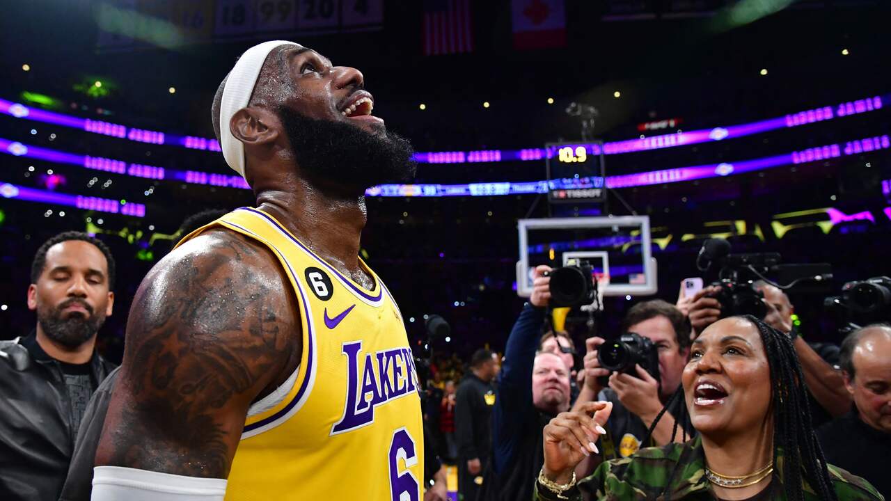 Basketballegende LeBron James heeft magisch puntenrecord te pakken in ...