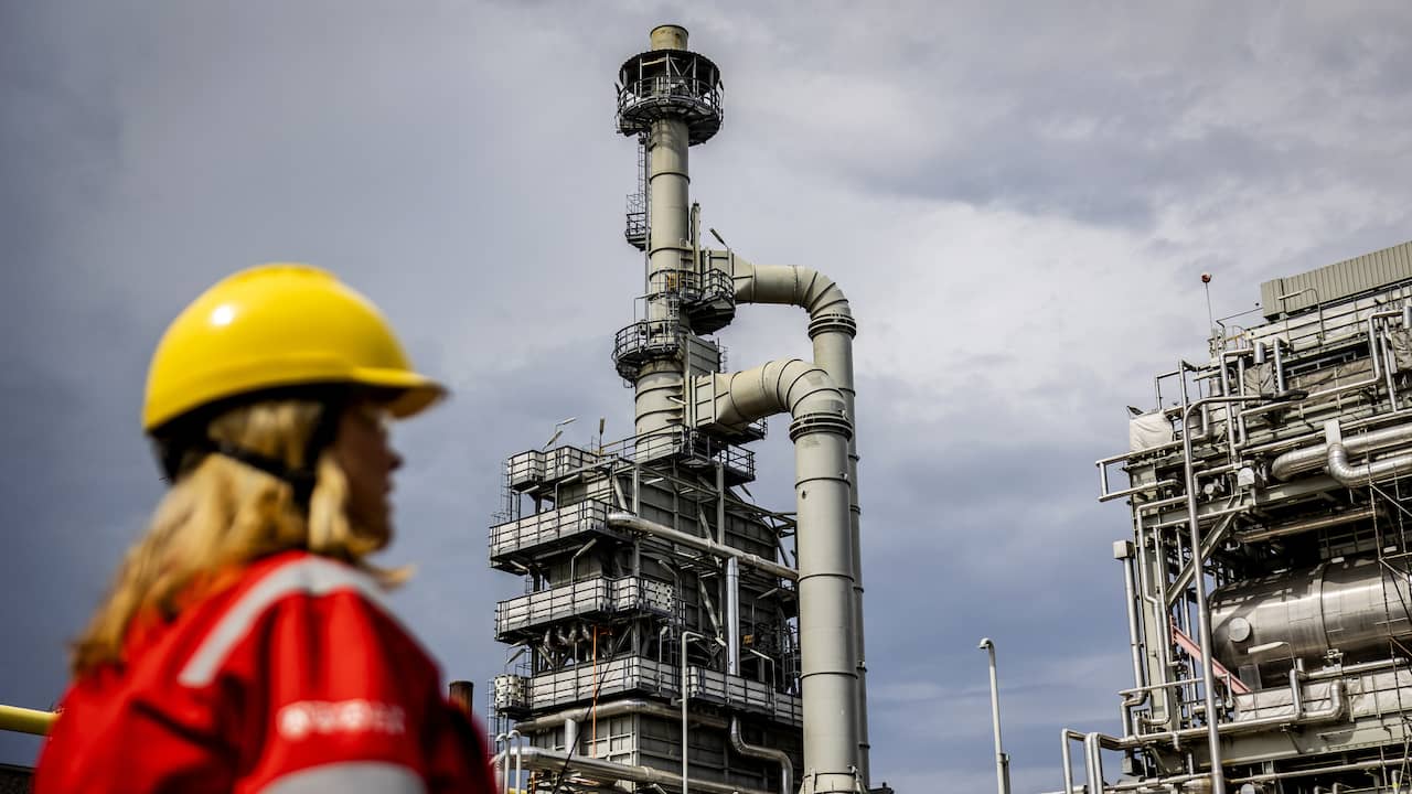 Shell-topman vindt verlagen olieproductie gevaarlijk en onverantwoord ...