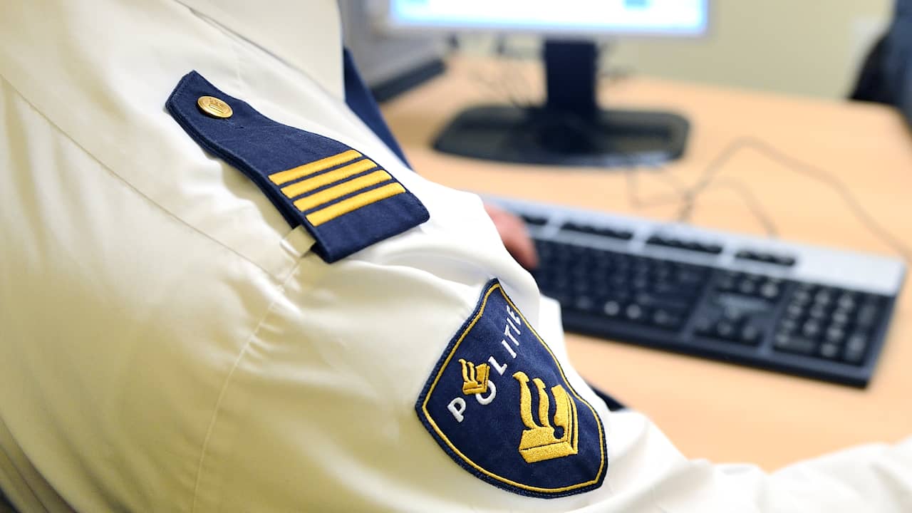 Teeven wil bewijs goed gedrag vaker weigeren | Politiek | NU.nl Teeven wil bewijs goed gedrag vaker weigeren | Politiek | NU.nl