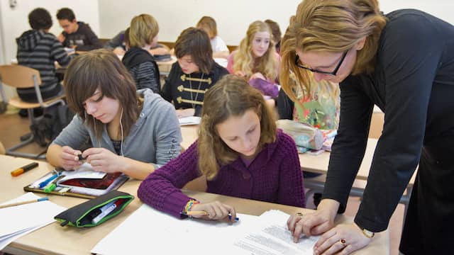 Meer leraren gezocht voor middelbaar onderwijs | NU - Het laatste ...