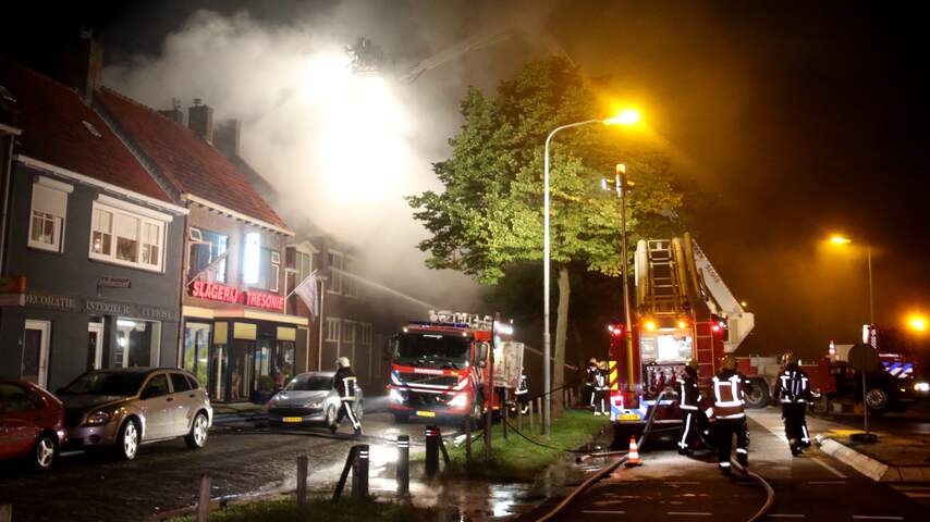 Dode bij grote brand in Schoondijke | Binnenland | NU.nl Dode bij grote brand in Schoondijke | Binnenland | NU.nl