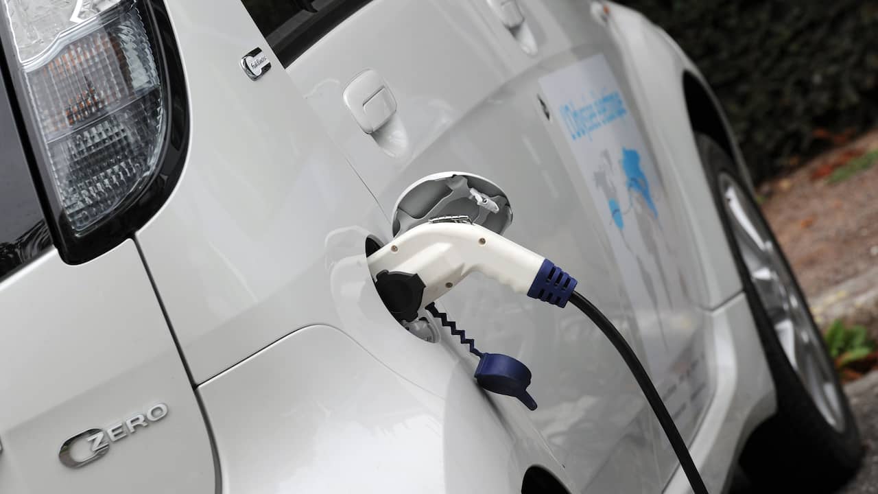 Shell neemt groot laadpalenbedrijf ubitricity over | Economie | NU.nl