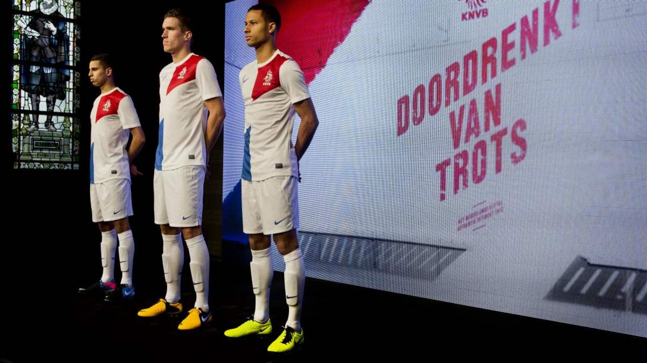 Oranje in rood-wit-blauw uittenue richting WK | Sport | NU.nl