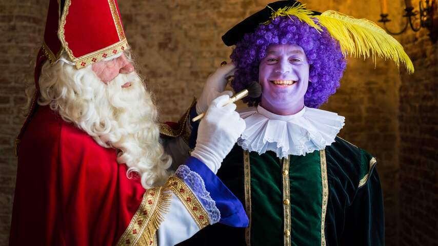 Pieten met roetvegen bij intocht in Amsterdam | Binnenland | NU.nl