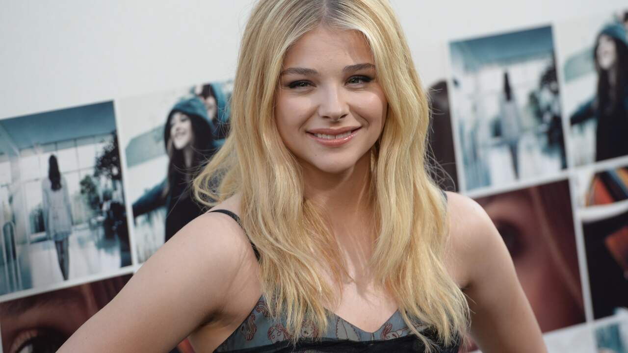 Chloë Grace Moretz verstuikt knie bij opnames | Achterklap | NU.nl