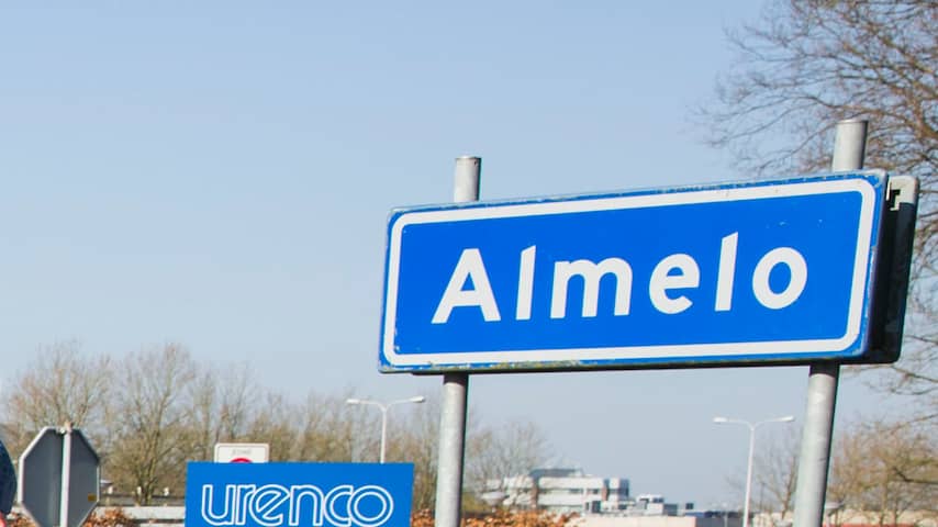 Almelose stadspoort zet de bezoeker in het licht, en wordt zelf ook ...