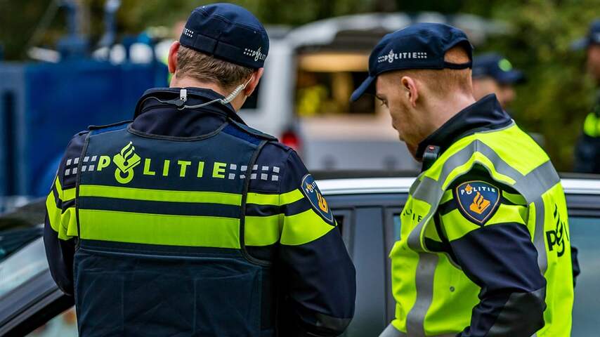 Politie houdt verkeerscontrole in Enschede: razendsnelle schakelbrommer van de weg gehaald ...
