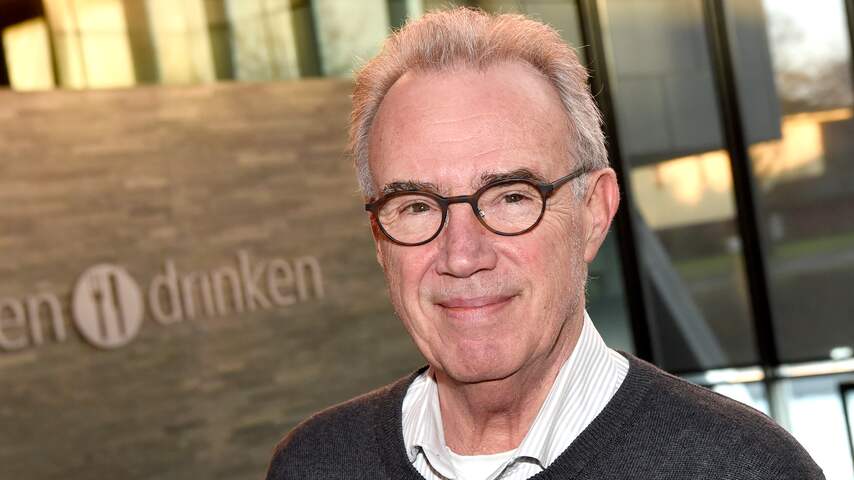 Geldboete voor zwartrijder die oud-nieuwslezer Edvard Niessing ...