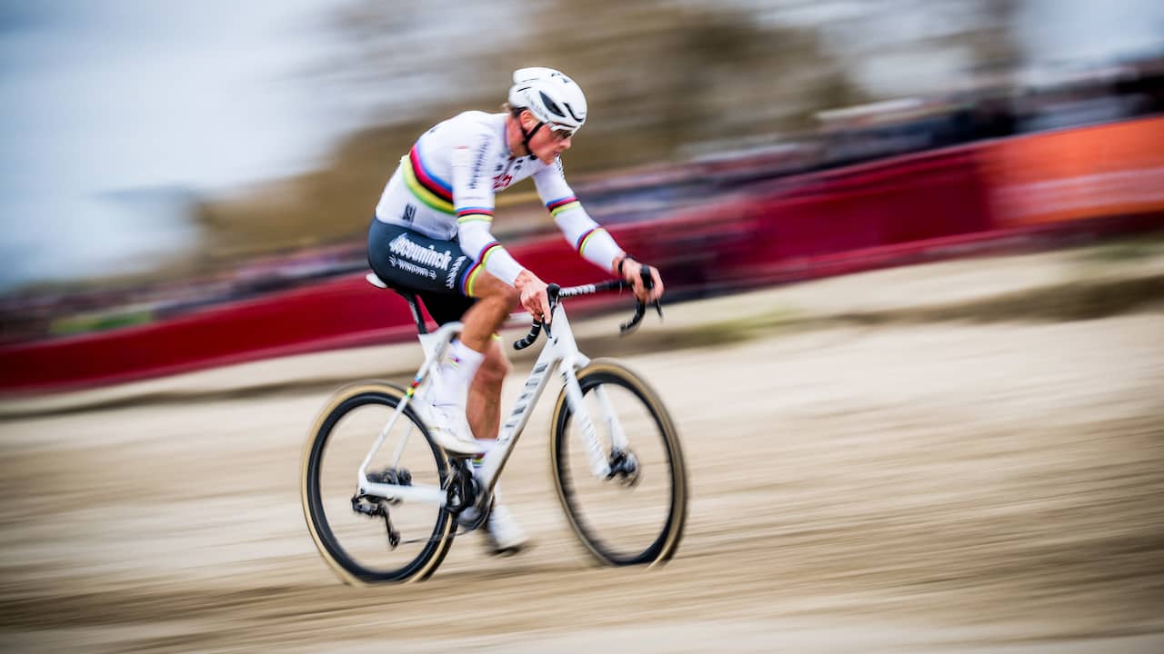 Overmacht Van der Poel imponeert ploegleider: 'Een van zijn beste ...