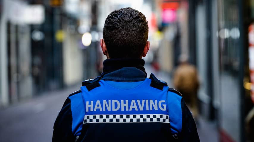 Winkel Breezand krijgt Amsterdamse handhaving op z'n dak voor gedumpte ...