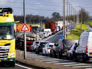 Werkzaamheden aan brug op A7 klaar, al het verkeer kan er weer overheen | Binnenland | NU.nl