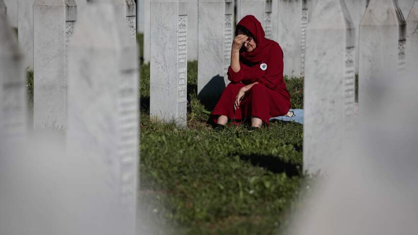 Nederland maakt excuses aan nabestaanden genocide Srebrenica ... Nederland maakt excuses aan nabestaanden genocide Srebrenica ...