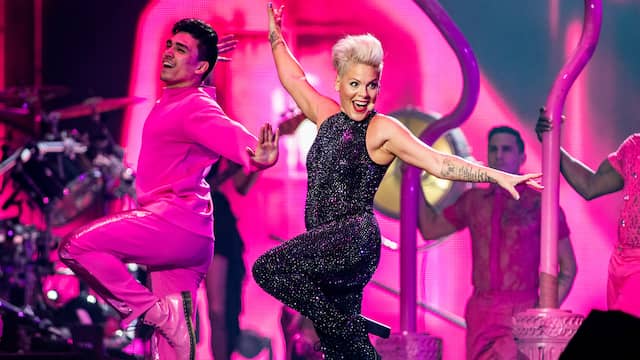 Recensieoverzicht: 'Pink zorgt voor ongekend spektakel in ArenA' | NU ...