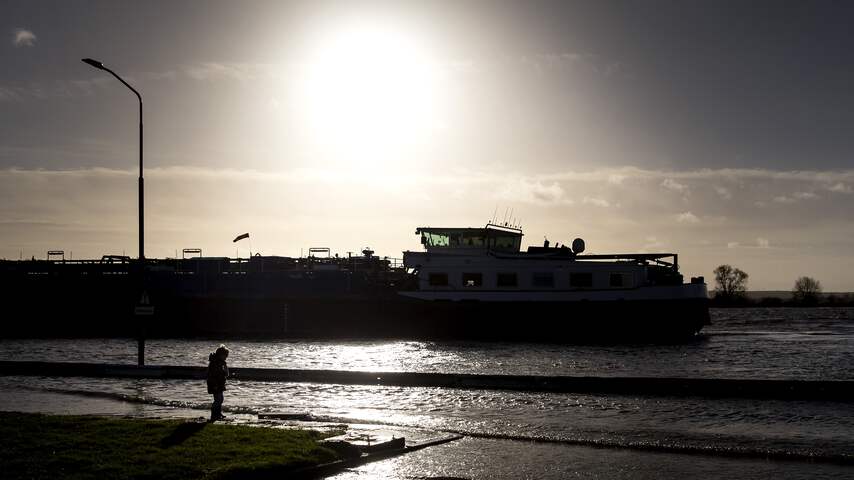 's Ochtends code geel om zware windstoten, later ruimte voor zon | Weerbericht | NU.nl