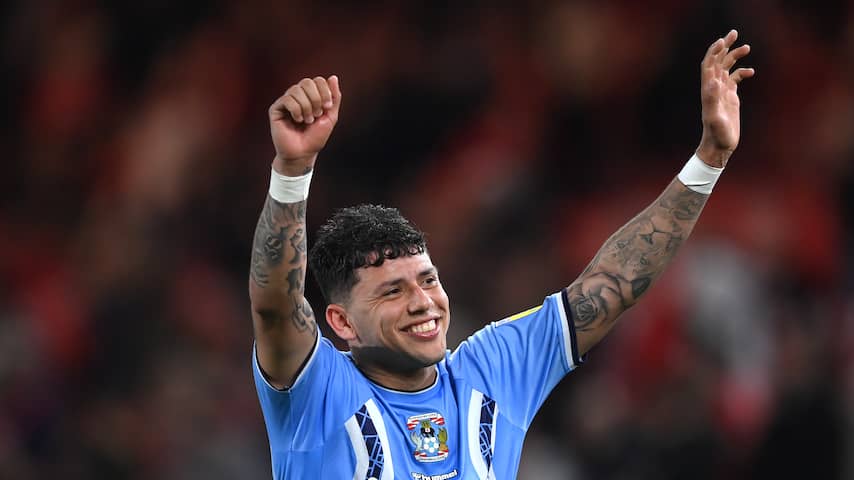 Coventry houdt dankzij Gustavo Hamer zicht op promotie naar Premier ...