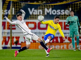 Vaessen en Brobbey ruilen shirtje na RKC-Ajax: 'Mijn zoontje is gek van ...