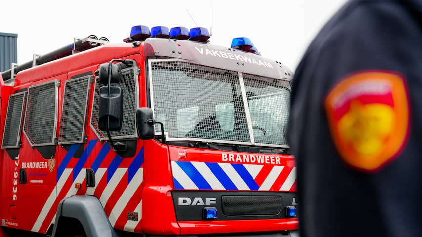 Dikke rook trekt over A30 door brandende vrachtwagen bij Lunteren | Ede ...