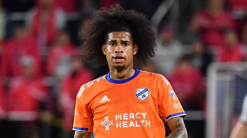 Ecuadoraans international Marco Angulo (22) maand na auto-ongeluk ...