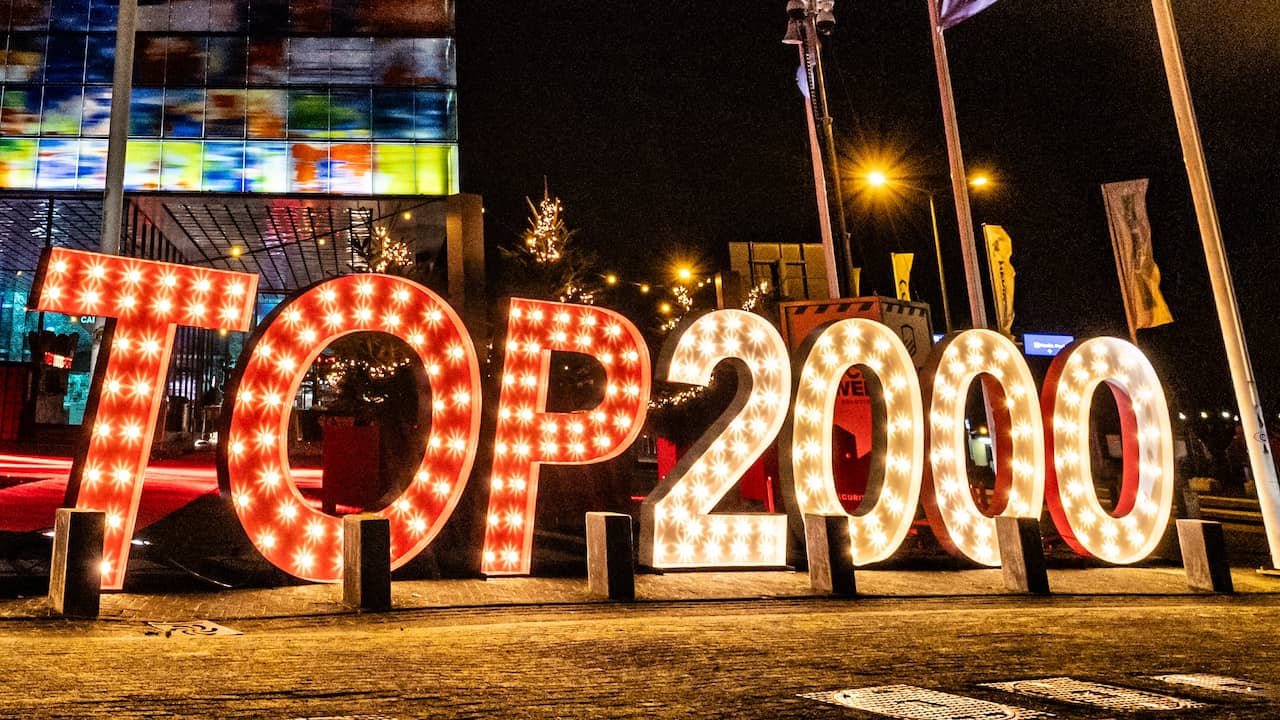 Jubileumeditie Top 2000 traditiegetrouw geopend met mash-up van dj Bart ...