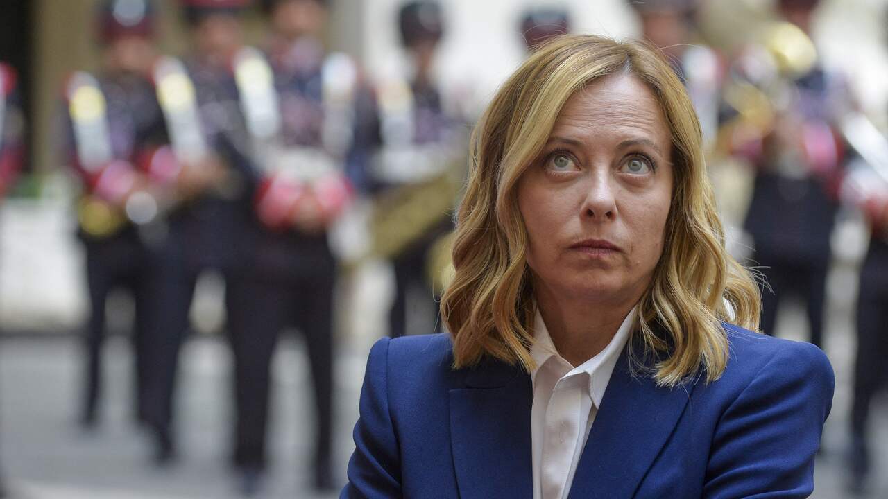 Journalist moet Italiaanse premier 5.000 euro betalen na tweet over ...