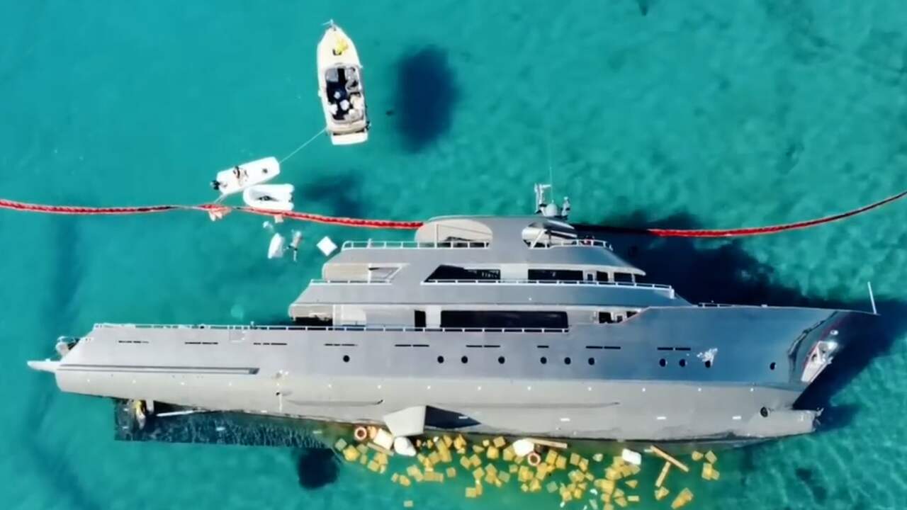 Superjacht 007 zinkt voor Griekse kust | NU.nl