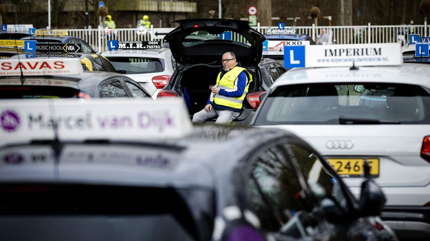 Kabinet wil rijles verplichten voor mensen die autorijbewijs willen ...