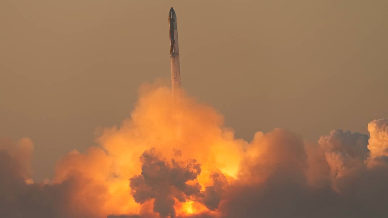 Grootste raket ooit bereikt voor het eerst de ruimte, maar test mislukt ...