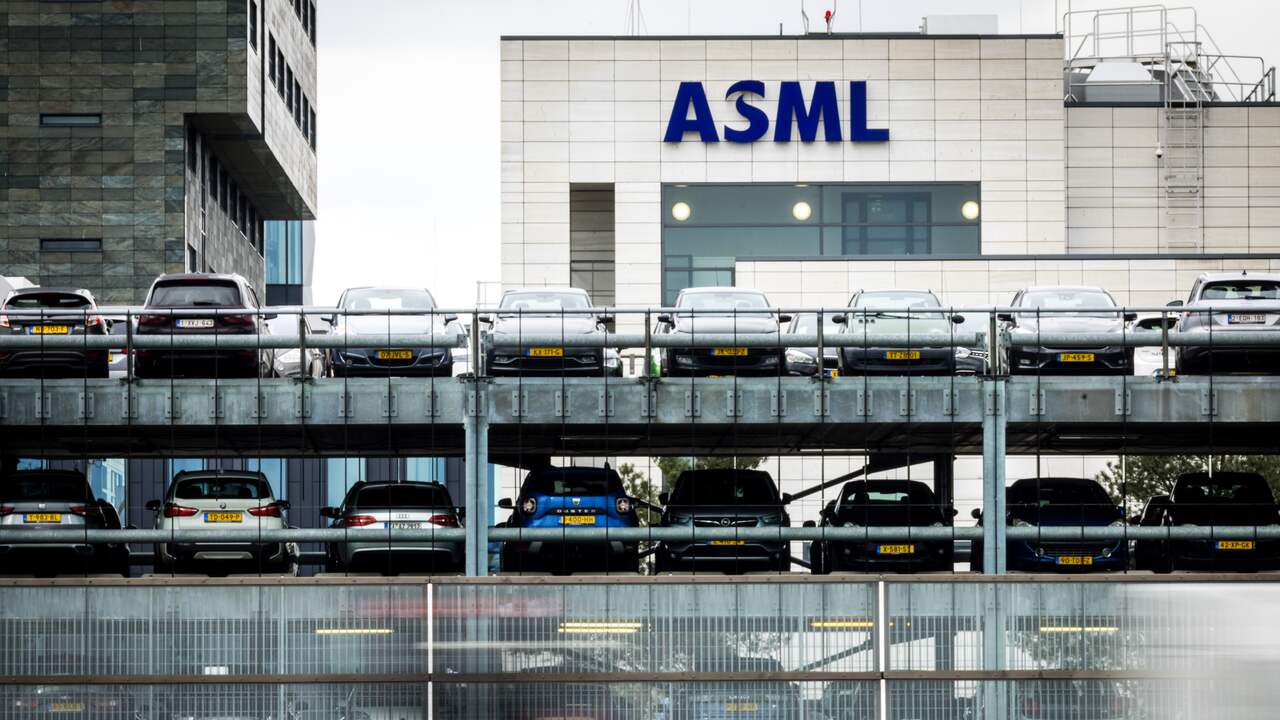 ASML publiceert slechte cijfers dag te vroeg en gaat hard onderuit op de beurs | Economie | NU.nl