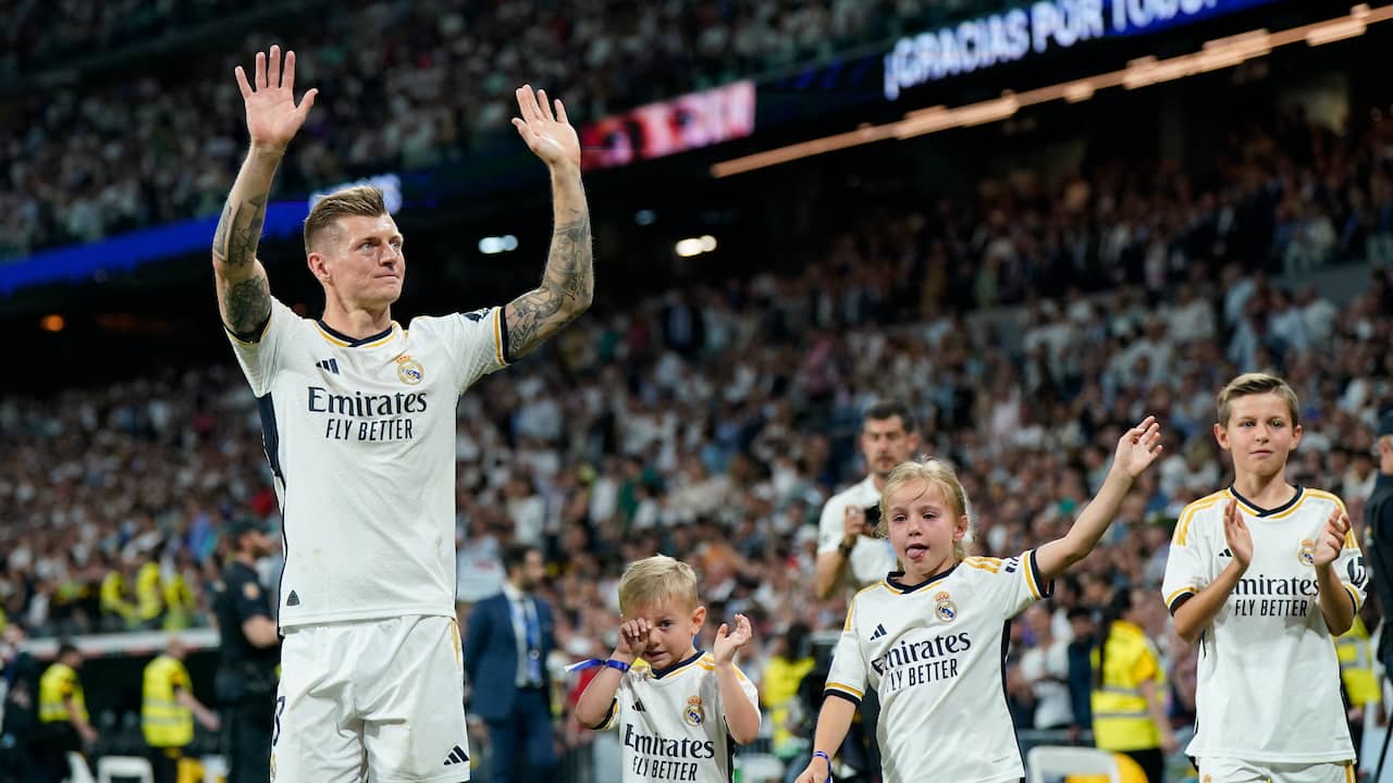 Kroos emotioneel na groots afscheid bij Real: 'Zelfs mijn kinderen ...