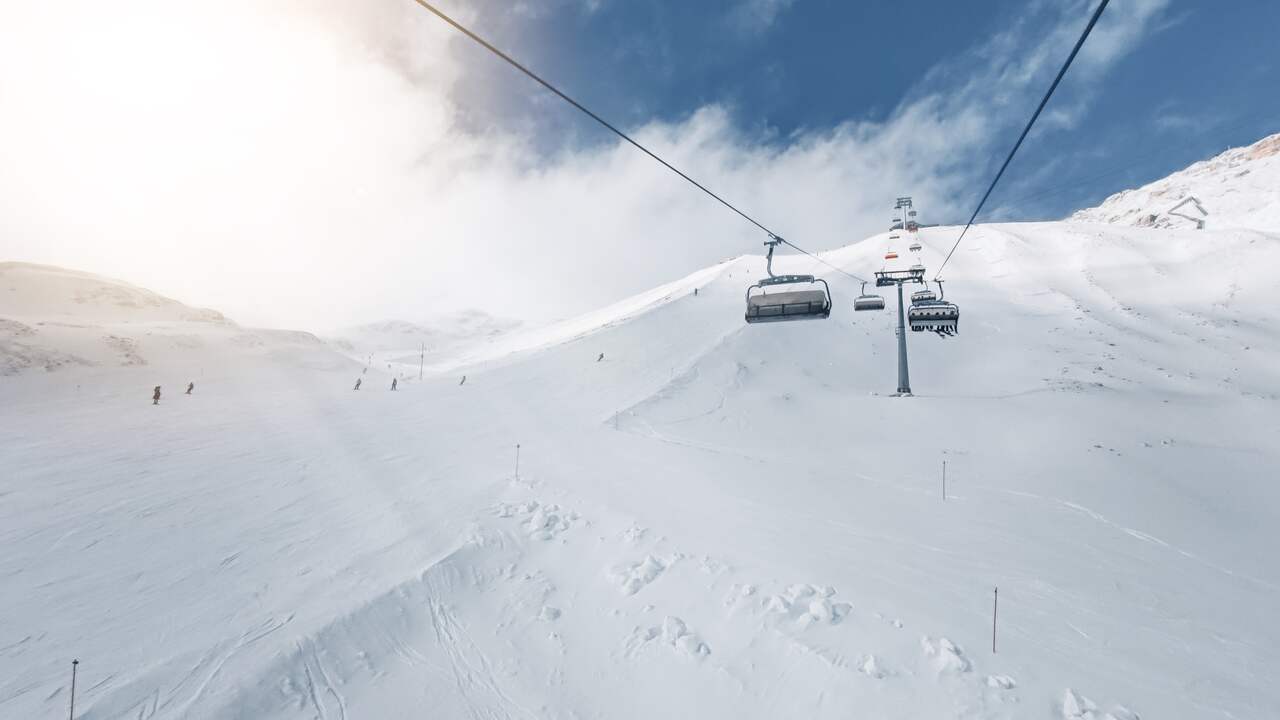 Vier zwaargewonden in Oostenrijk doordat skigondel naar beneden stort ...