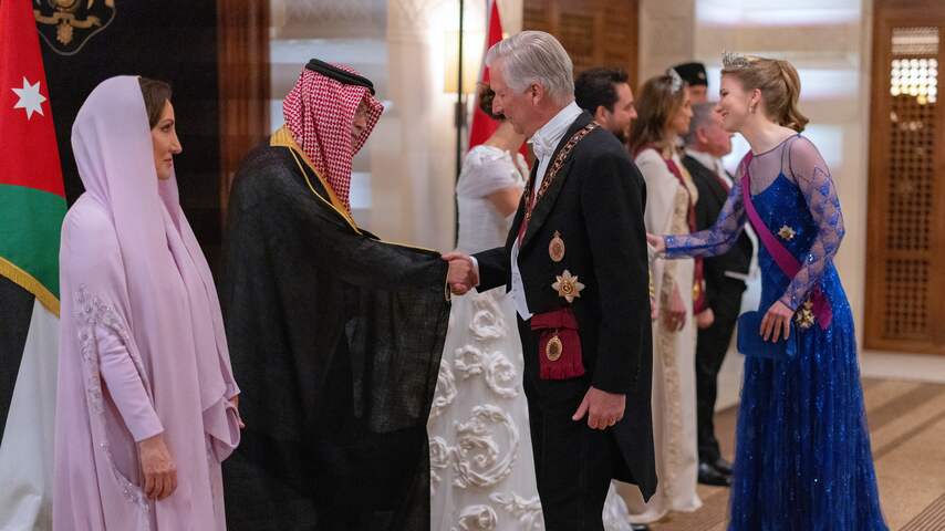 De allesbehalve ingetogen bruiloft van Jordaanse kroonprins Hussein ...